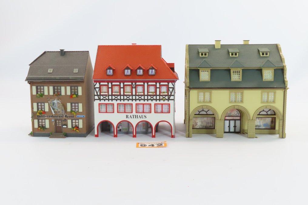 Faller H0 - 130491/194920 - Bâtiments pour trains miniatures (3) - 3 grands bâtiments de ville ...