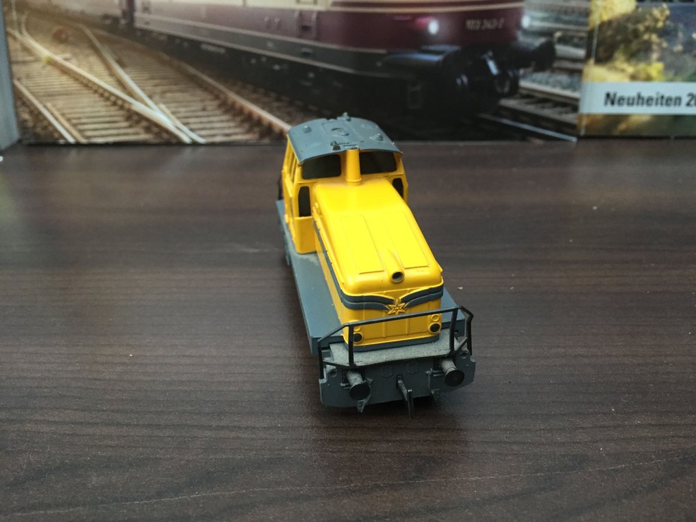 Märklin H0 - 3078.8 / 3055.5 - Modeltrein locomotief (2) - Dieselloc Henschel DHG500 en E-loc ...