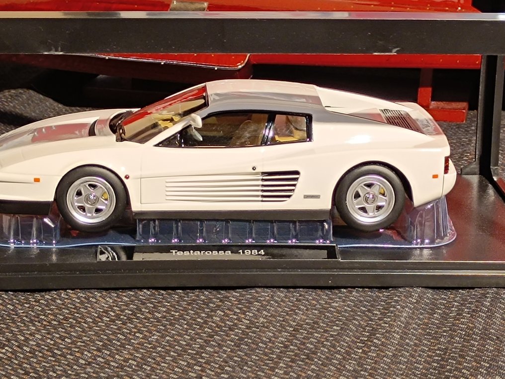 kk scale 1:18 - 1 - Modelauto - Ferrari Testarossa - 2 agenten in Miami ...