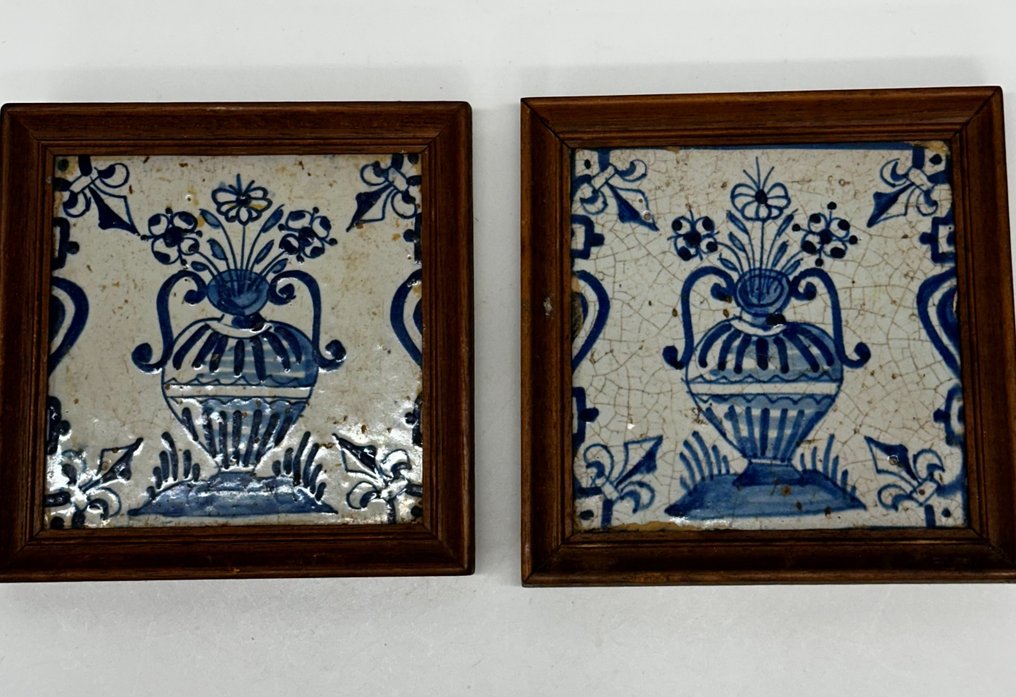 Tegel - Delft, Plateelbakkerij - Twee Antieke 17e Eeuwse Delfts Blauwe ...