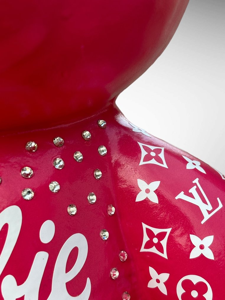 AmsterdamArts - Louis Vuitton X BARBIE pink diamond bear - Catawiki