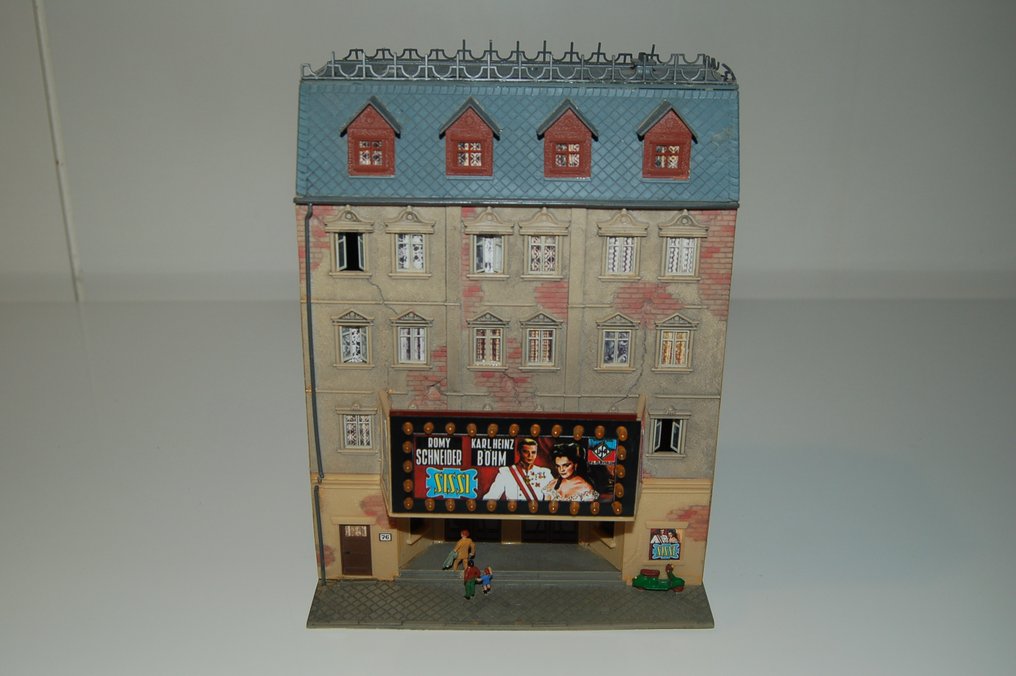Pola H0 - Model train buildings (2) - Two authentic buildings - Catawiki